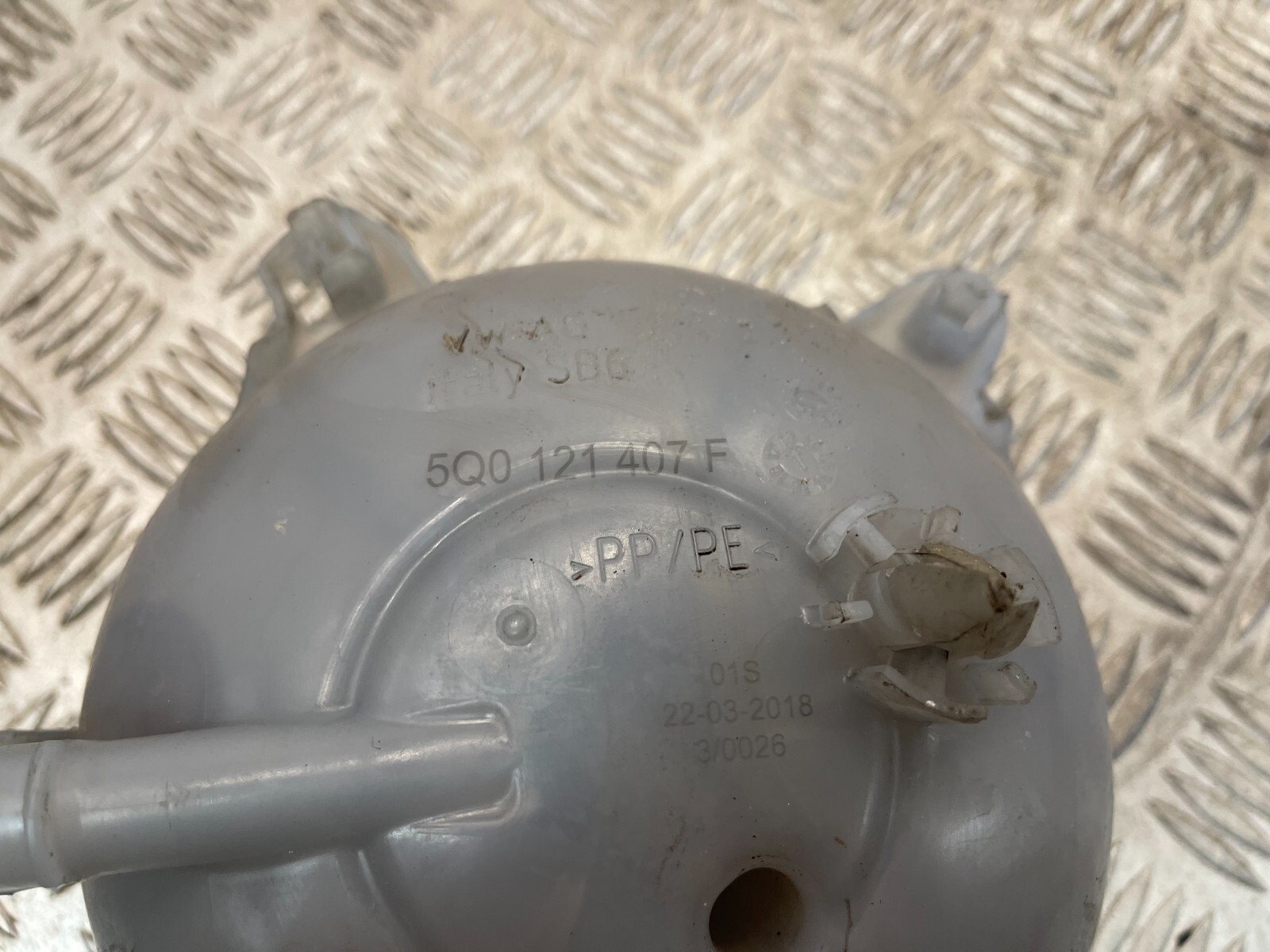 2018 VOLKSWAGEN GOLF MK7.5 1.0 TSI COOLANT EXPANSION BOTTLE TANK ...