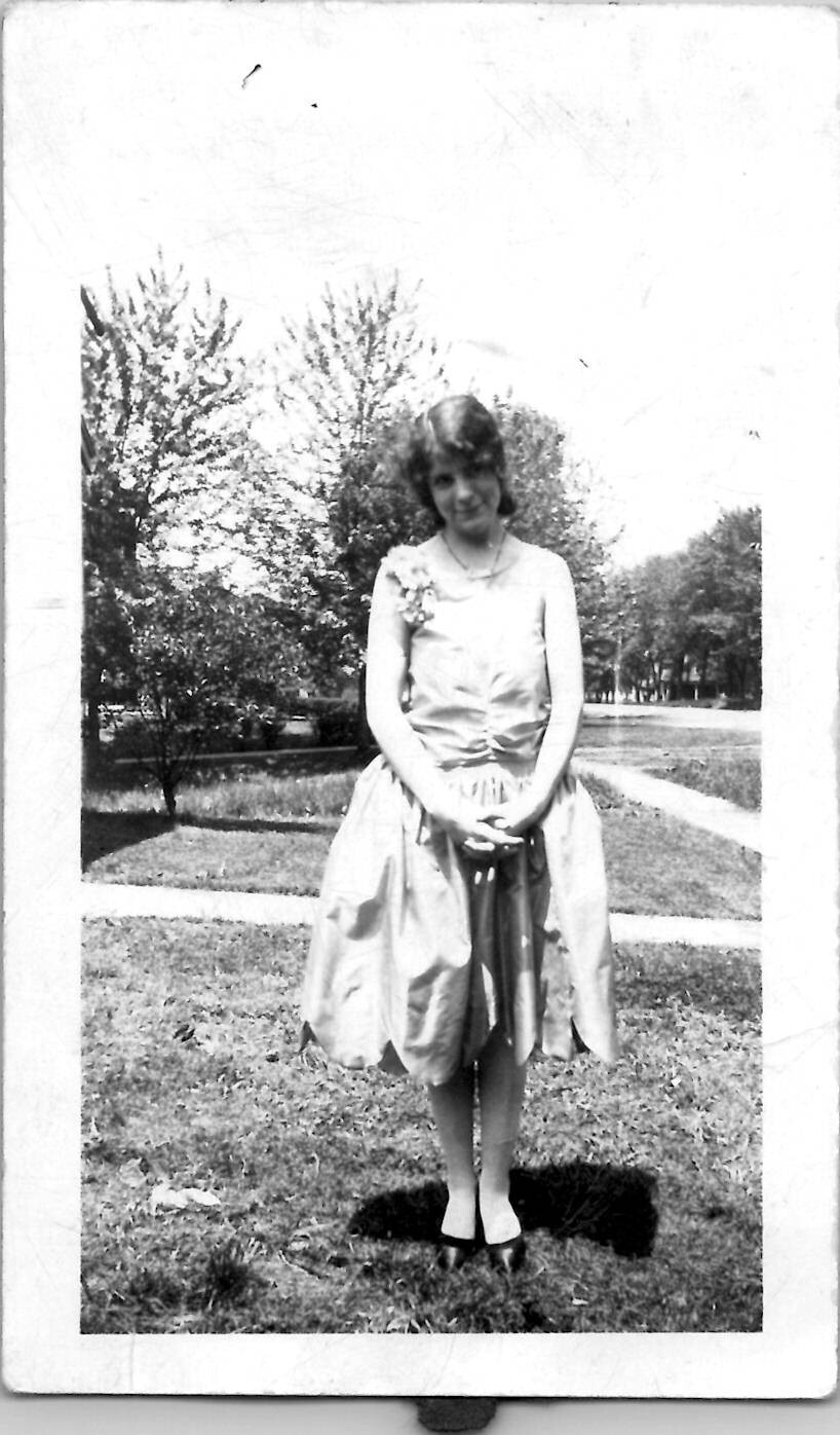 Beautiful Flapper Woman Sexy Legs Feet Americana Risqué 1920s Vintage ...