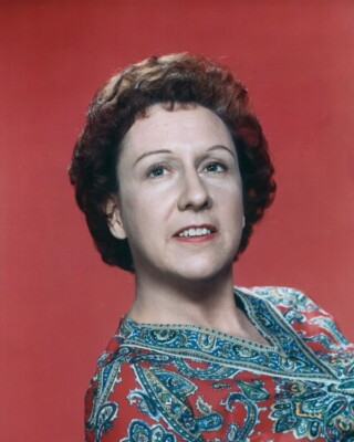 Jean Stapleton 1971 portrait as Edith Bunker All in the Family 8x10 ...