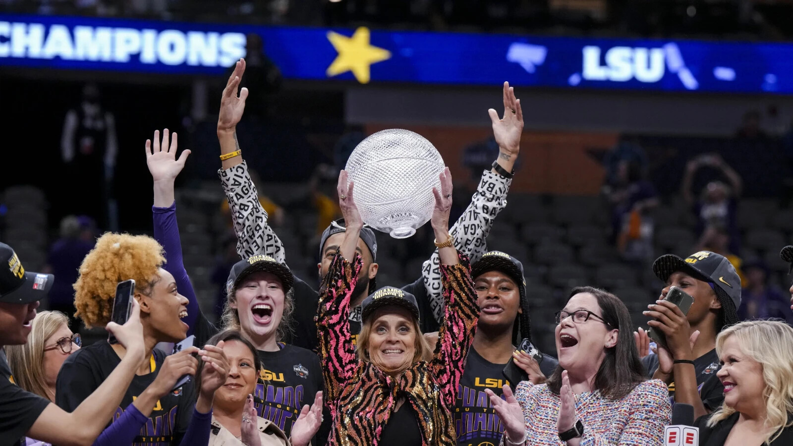 LSU LADY TIGERS WINS 2023 NATIONAL CHAMPIONSHIP BEAUTIFUL 8X10 PHOTO W ...
