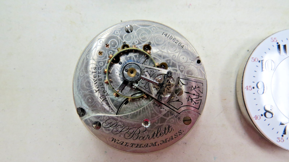 11 ANTIQUE POCKET WATCH MOVEMENTS, 17 JEWELS, HOWARD, HAMILTON, WALTHAM ...