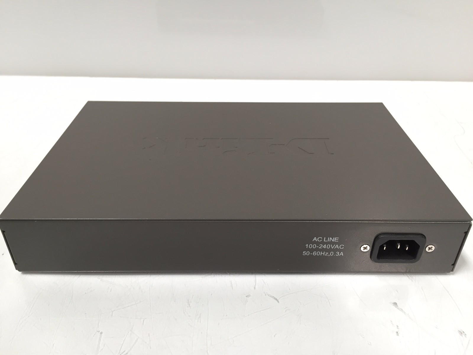 D-Link DSS-16+ Rack Mount 16 Port 10/100 Desktop Fast Ethernet Switch ...