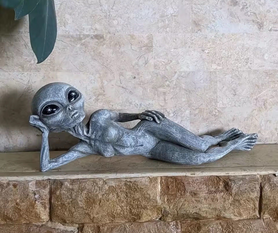 Alien Resin Statues Figurine, Halloween Creative Statues, Home Decor ...