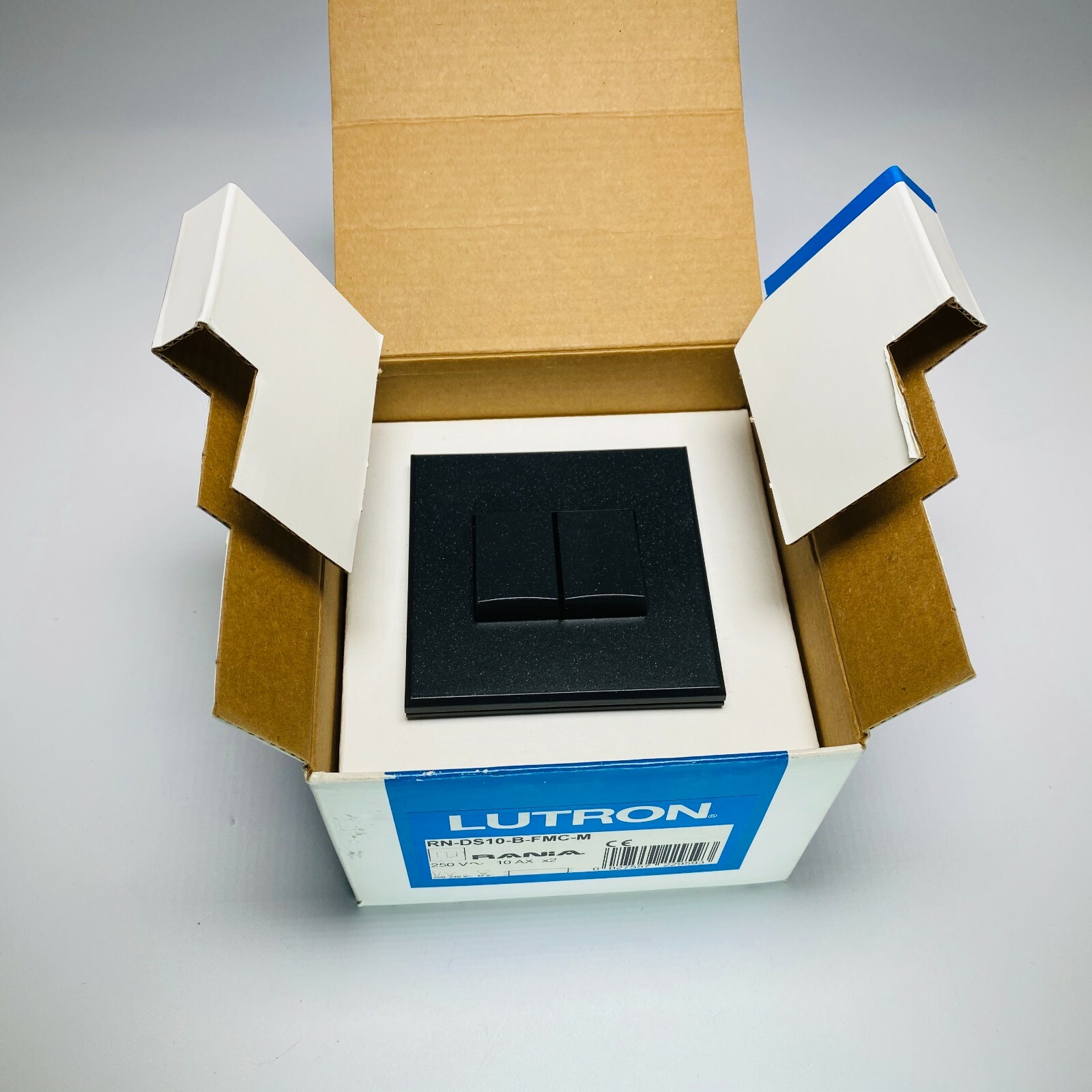 Lutron Rania double SWITCH RN-DS10-B-FMC-M Complimentary Wall Switch ...