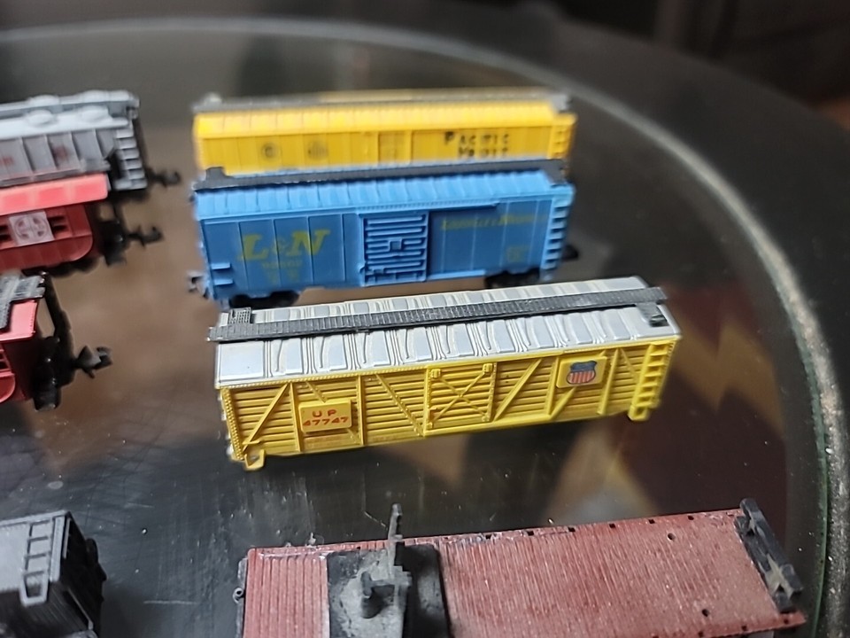 15 Various N Scale Bachmann: Box,Tank, Live Stock, Caboose, & More ...
