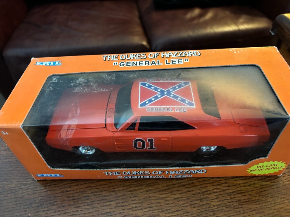 The Dukes Of Hazzard "General Lee" ERTL 7967 In box. 1:25 36881079675| eBay