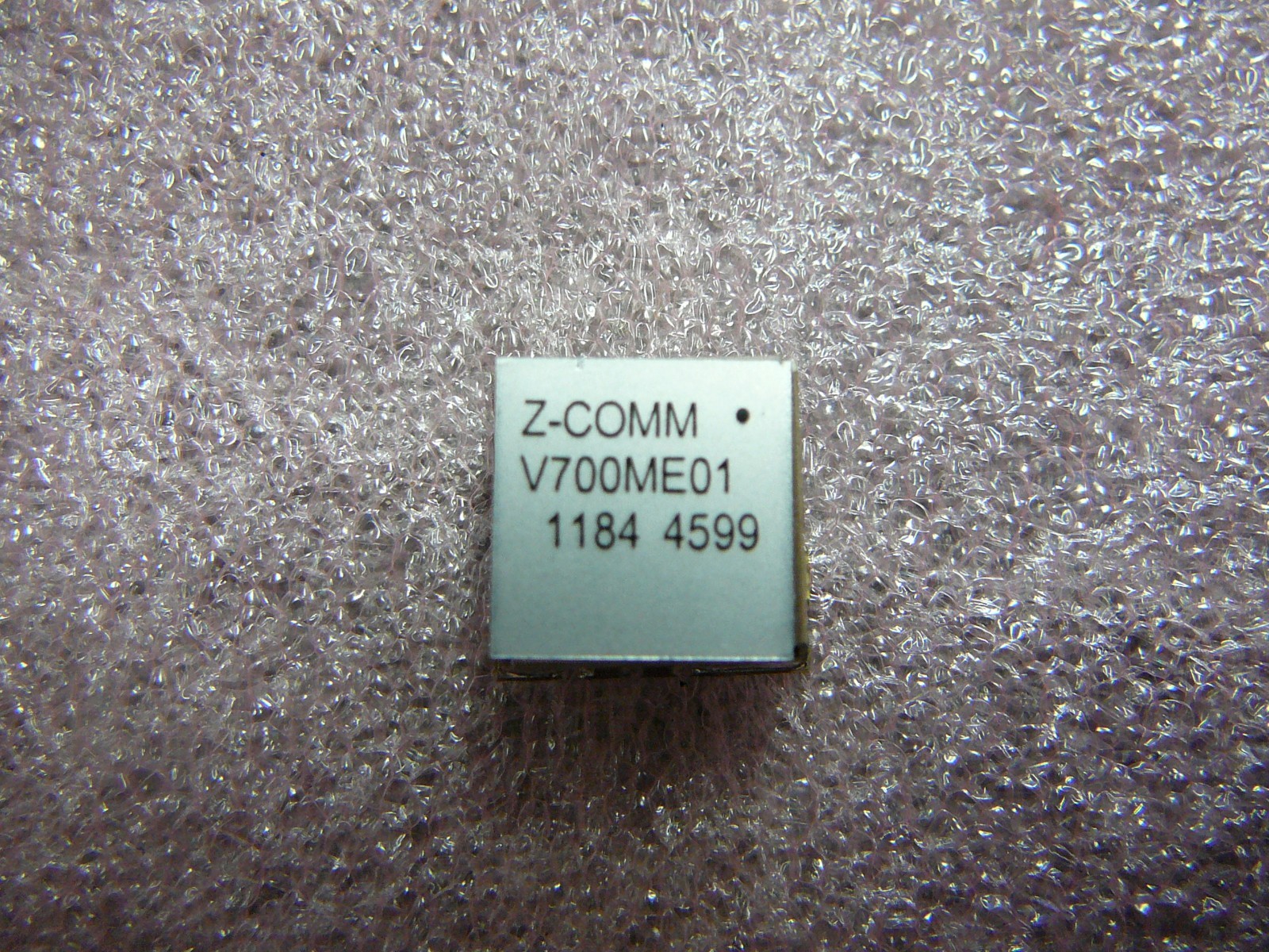 Z-COMM Voltage Controlled Oscillator (VCO) V700ME01 765MHz-815MHz Qty.1 ...