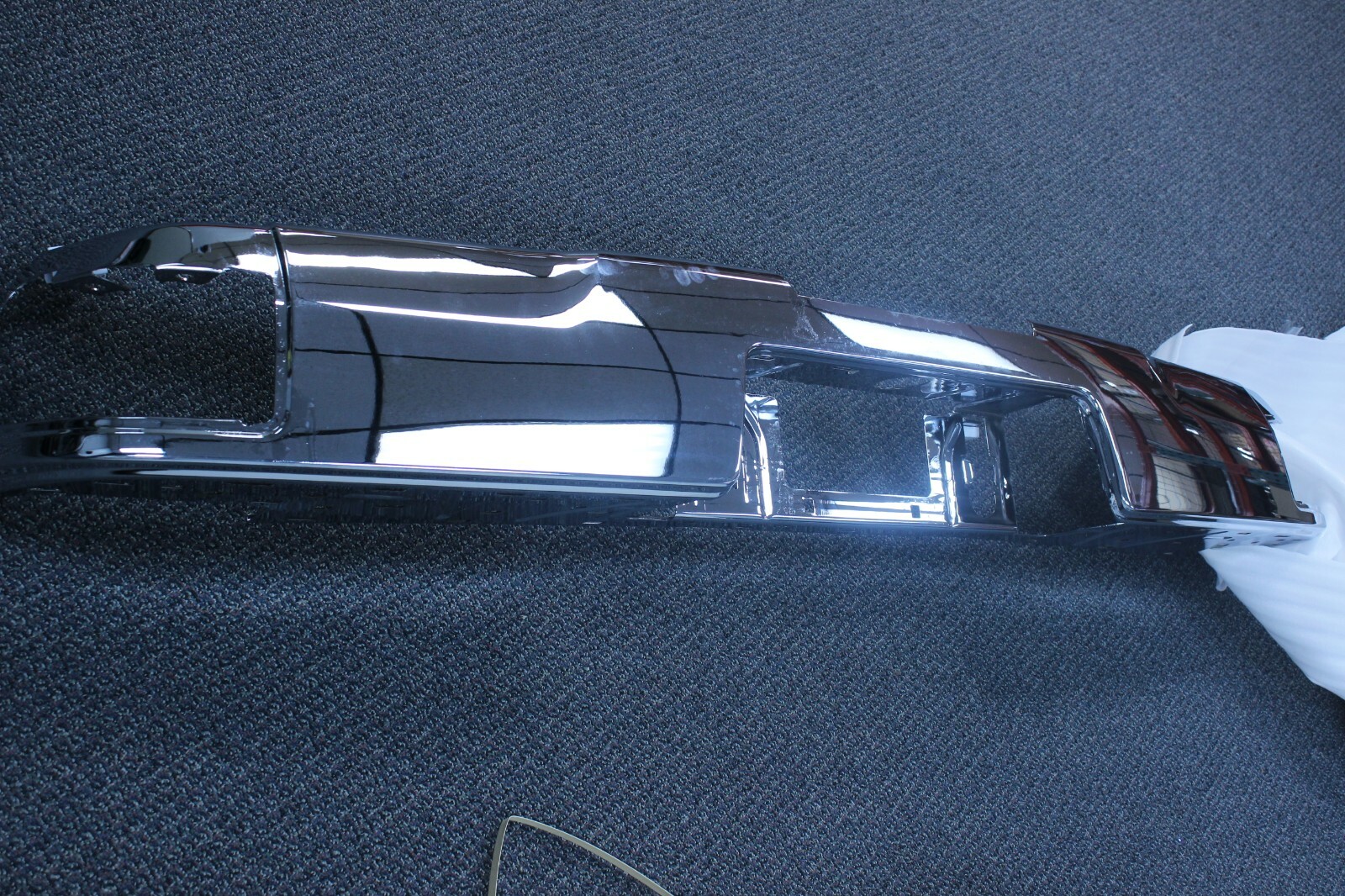 GM1102558 NEW BUMPER, REAR CHROME BAR 23108142 | eBay