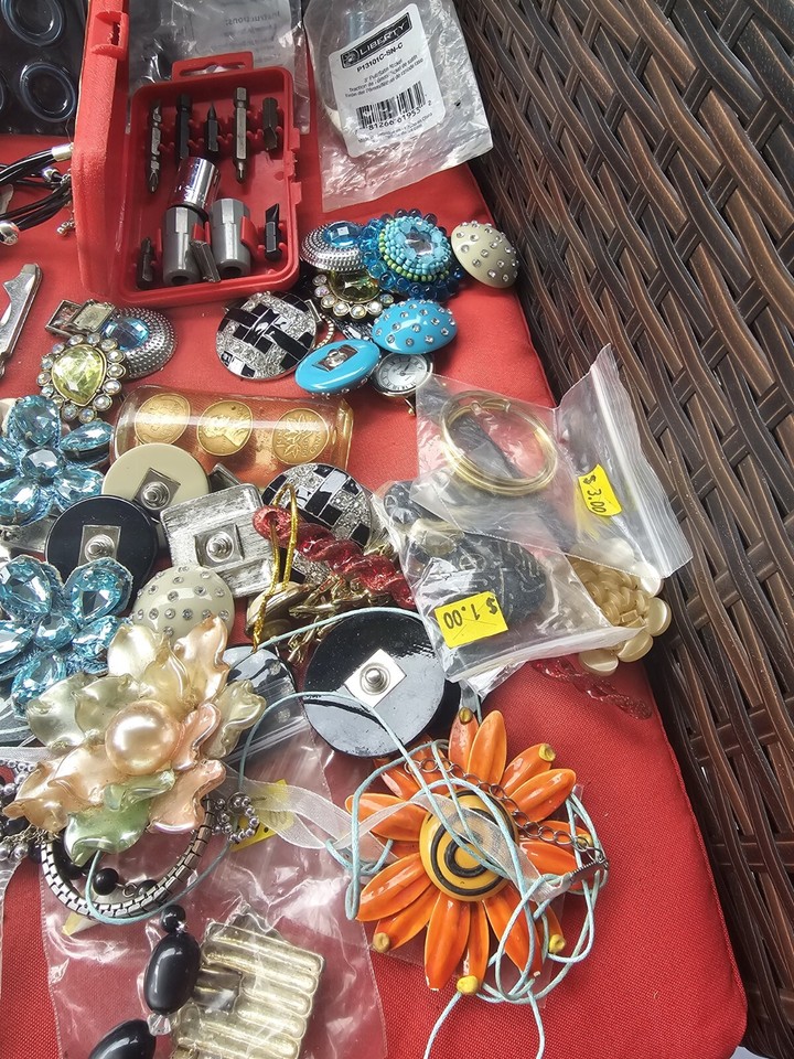 VINTAGE JUNK DRAWER JEWELRY LOT JEWELRY,RANDOM STUFF FOR SCRAP OR ...