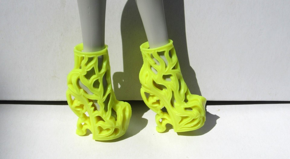 Monster High doll Bonita Femur Freaky Fusion Skeleton Moth yellow bone ...