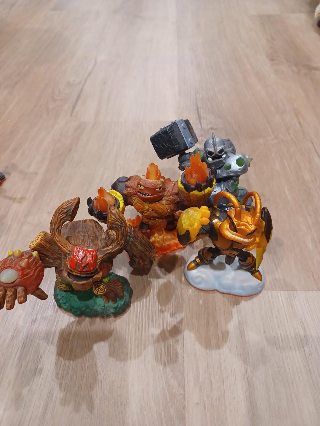 Skylanders Giants Lot Of 4 Crusher / T Rex/ Hot Head / Swarm Figures ...