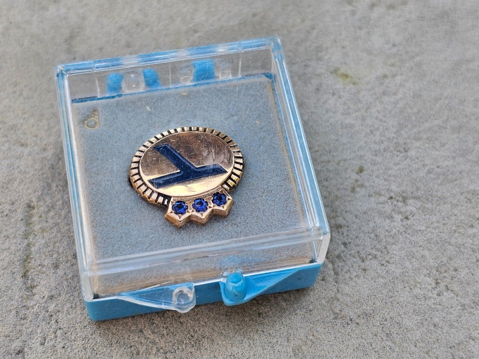Eastern Airlines 10K Yellow Gold Pin 3 Sapphire 15 Year Employee ...