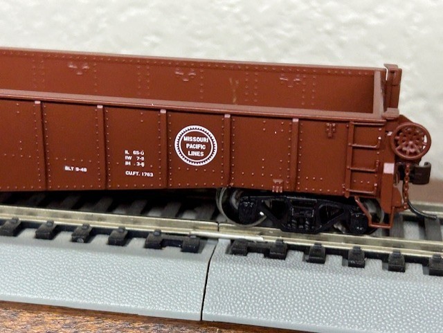 MISSOURI PACIFIC - 65 ft DROP END MILL GONDOLA w/ RESIN POLE LOAD HO ...