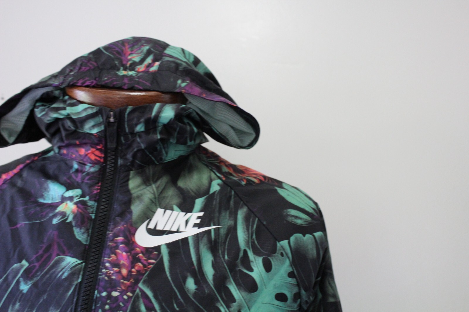 NIKE Windbreaker Tropical Leaf Print Sportswear Hooded Full Zip Juniors ...