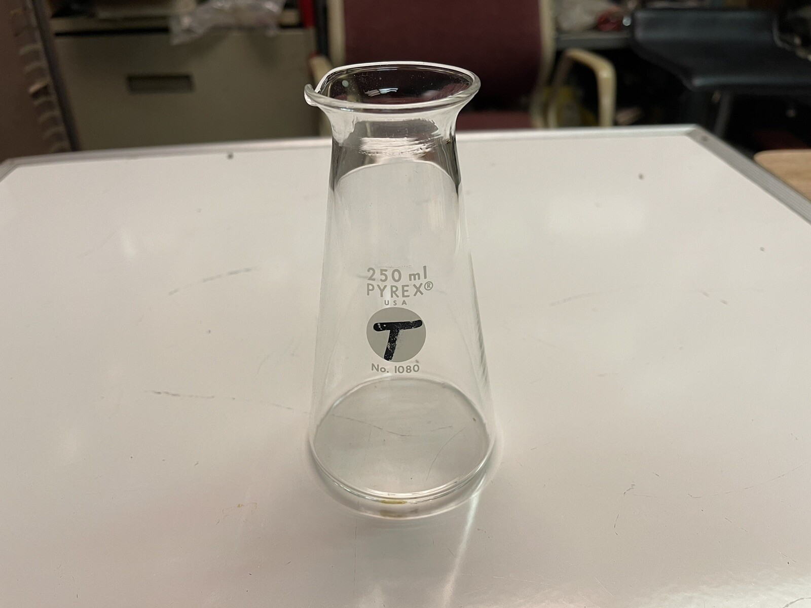 PYREX Corning Glass 250ml Beaker Conical Form With Spout 1080 for sale ...