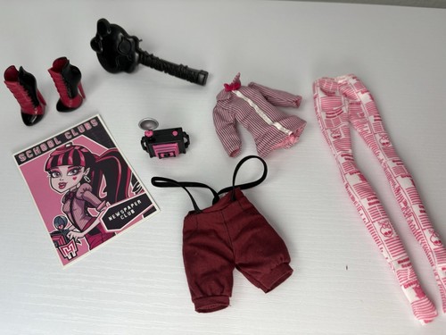 Monster High Draculaura Complete Newspaper Club Fashion Set | eBay