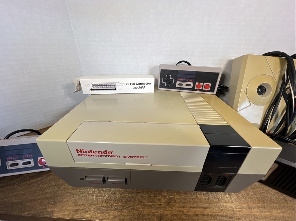 VINTAGE 1985 NINTENDO SYSTEM CONSOLE NES W/ NEW CONTROLLERS New 72 Pin ...