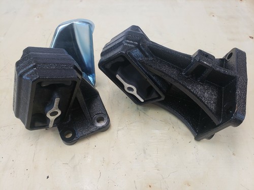 Engine Mounts 52121815AC, 2121814AE Set 2 pcs for Dodge RAM2500, RAM ...