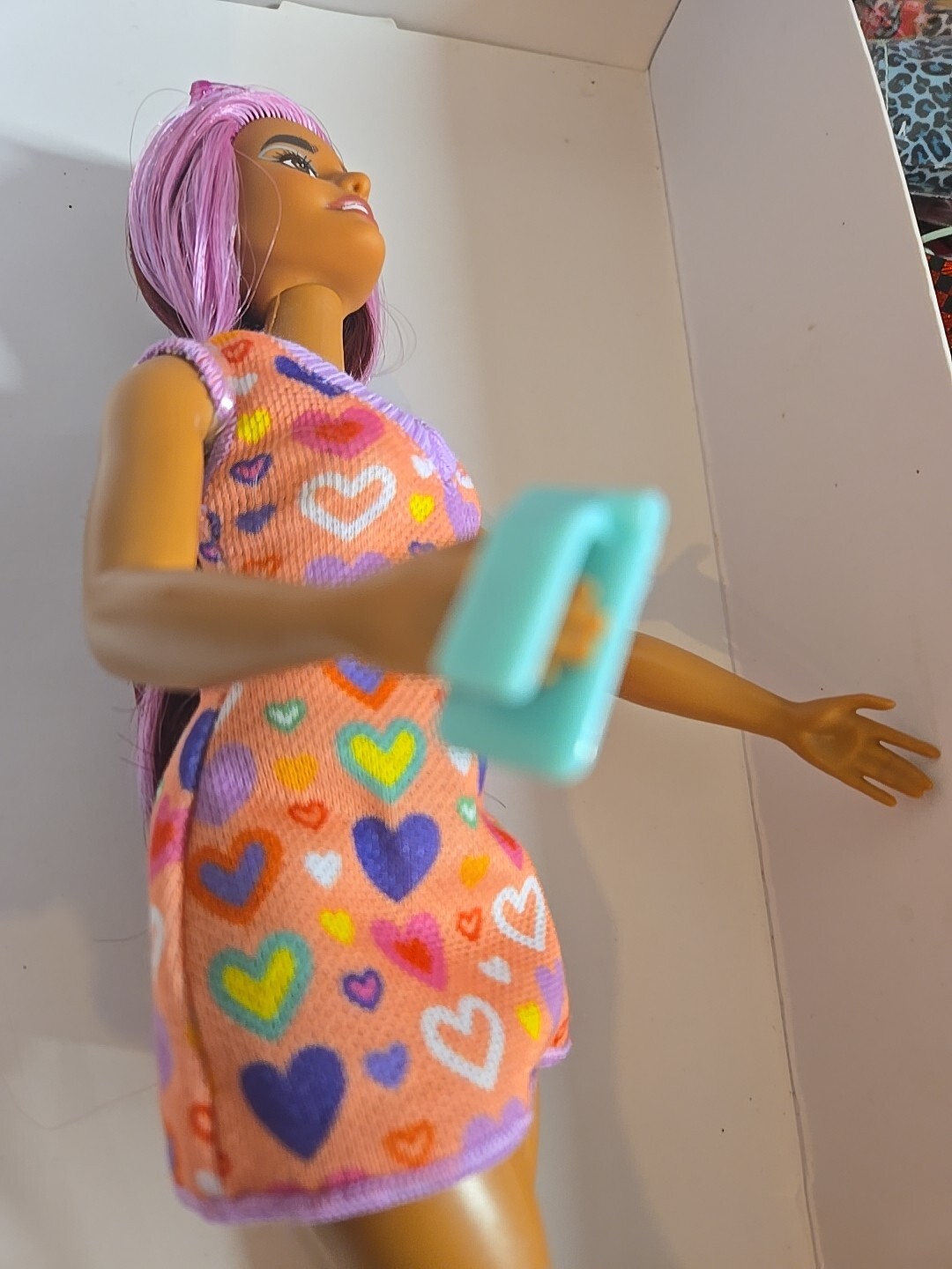 BARBIE DOLL ACCESSORY PASTEL TEAL SMART PHONE , HAND CLIP SO BARBIE CAN ...