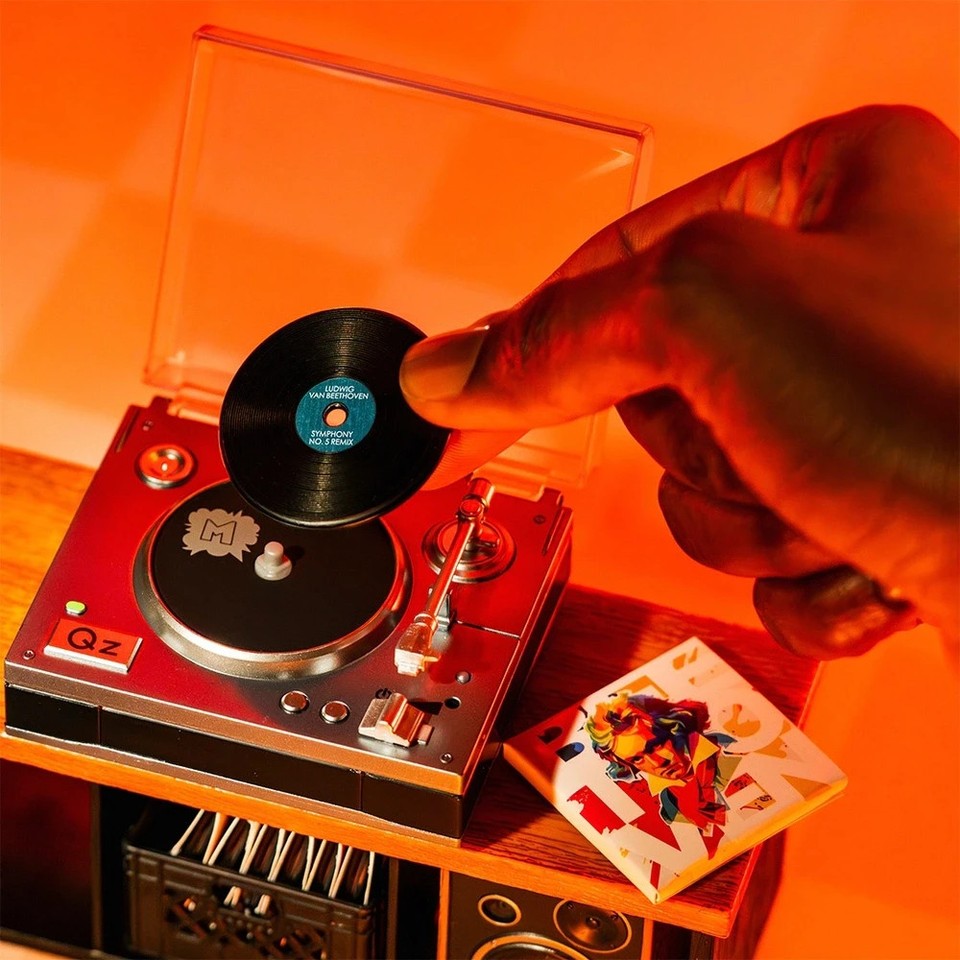 MGA's Miniverse Real Vinyl Music Record Player Pre Order | eBay UK