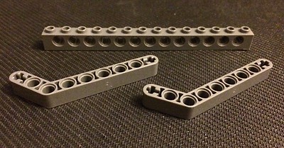 lot of 3 assorted dark grey Lego bars - with holes - Technics (DKGY9 ...