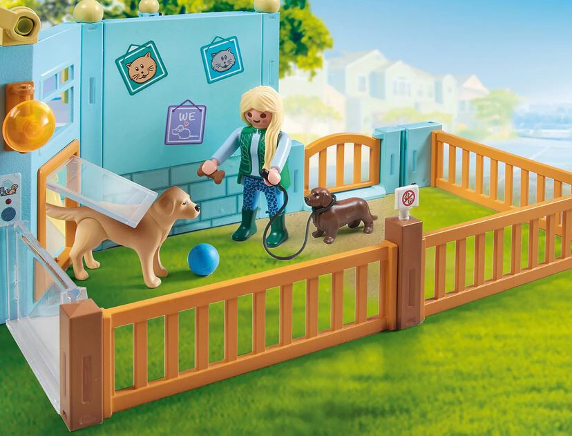 Playmobil My Life Set 71742 Animal Pet Hotel with Parrot, Dog and Cats ...