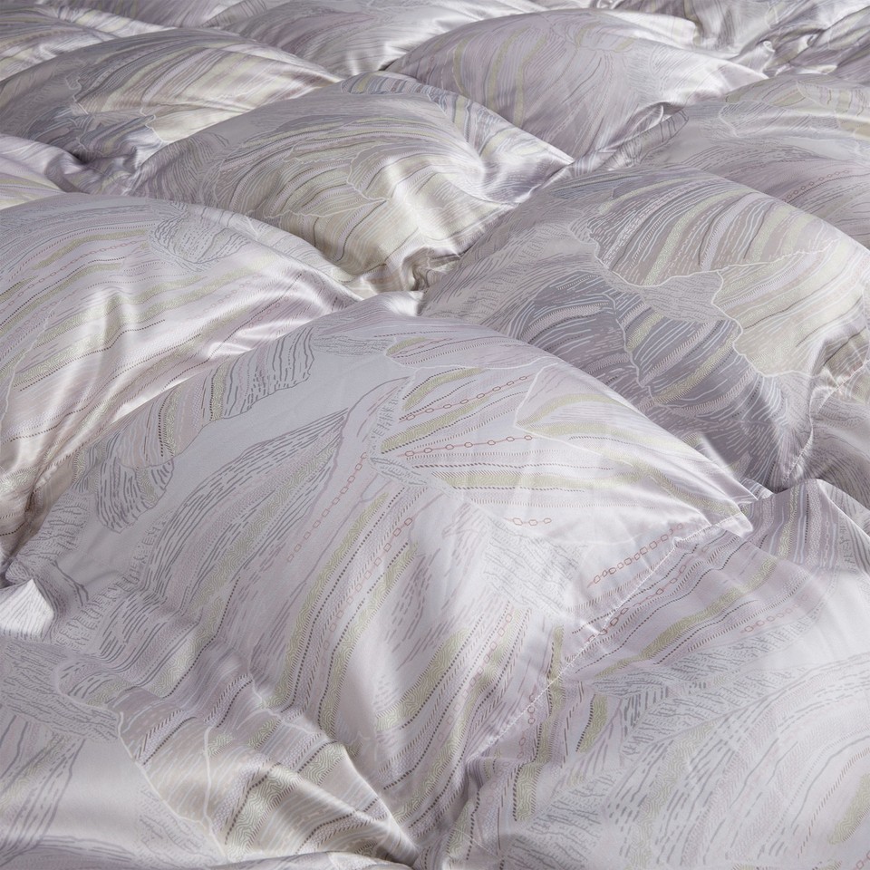 Luxury Fluffy 93% White Goose Down Fill Comforter, Silk Shell Digital ...