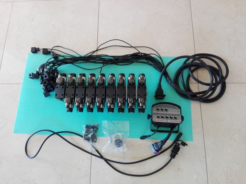 HYDRAULIC BANK MOTOR 8 SPOOL VALVES CETOP 60 L/MIN ELECTRIC 12V ...