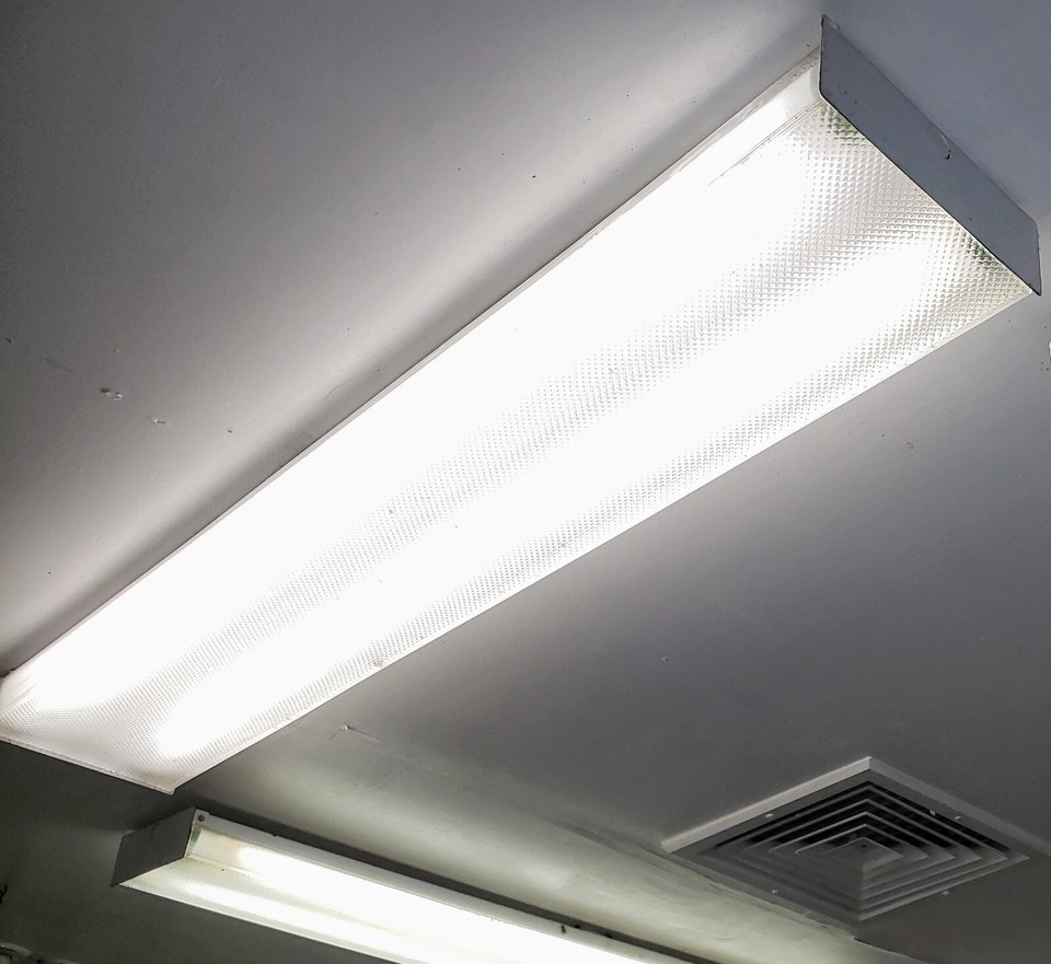Used 48" Fluorescent Light Fixtures + 2 FREE Bulbs! | eBay