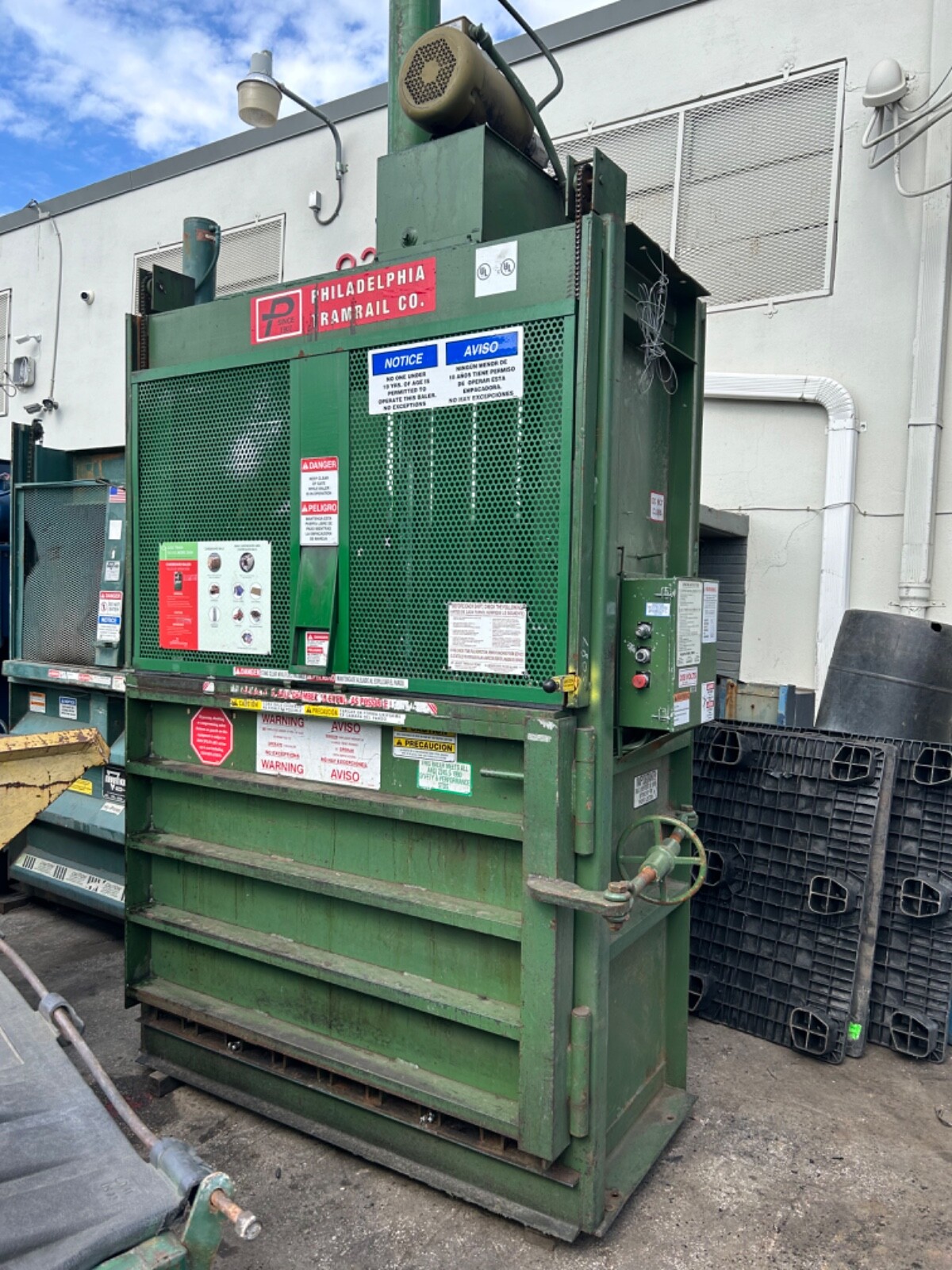 Philadelphia Tramrail PTR Vertical 60 Inch Baler Cardboard Plastic Cans ...