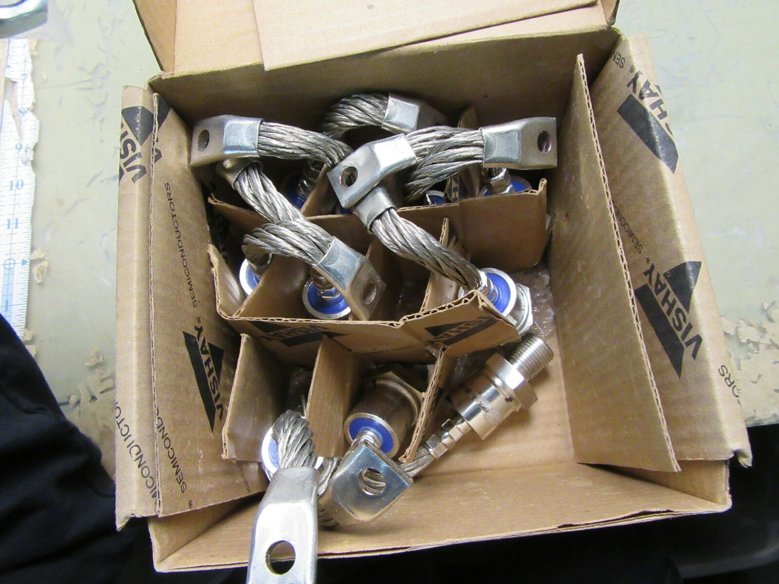 box of 10x vishay b6100830xxya do9 300a 800v rectifier diodes [4*C-12 ...