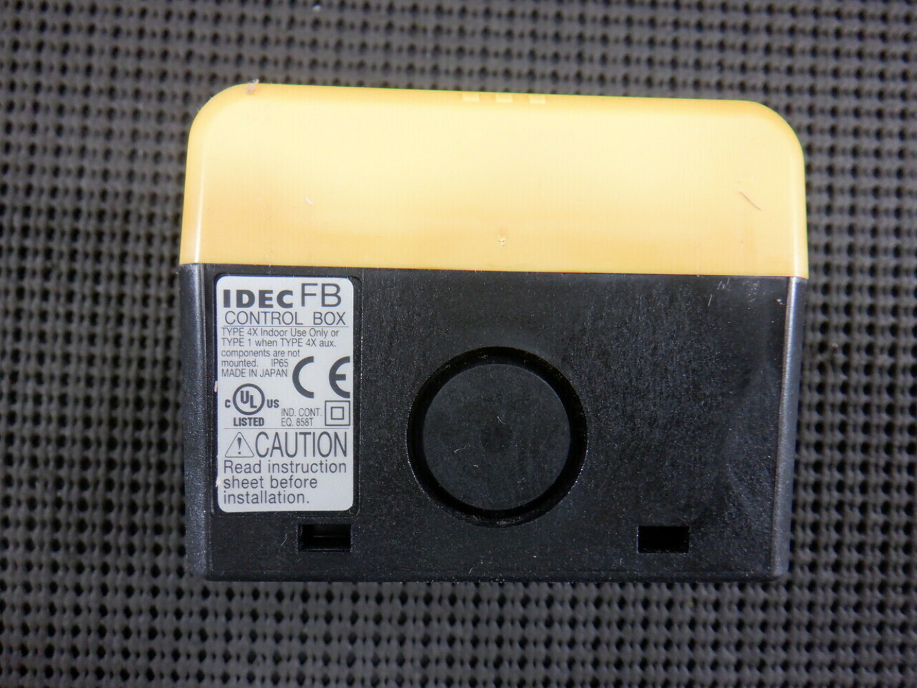Idec FB1W-111Y Push Button Enclosure 1 Hole 22MM Yellow | eBay