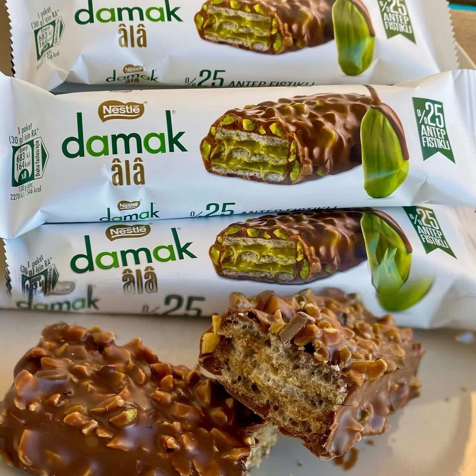 Nestle Damak Ala Chocolate Wafer Filled with Creamy Pistachio Paste 12 ...