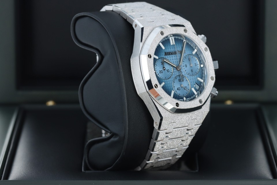 AP Royal Oak Flyback Chronograph Frosted 18kt White Gold 26240BC.GG ...