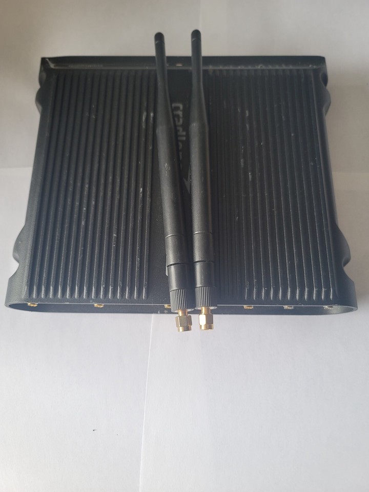 Cradlepoint IBR1700 Mobile Wireless Modem/ w 2.5 / 5GHZ Antennas | eBay