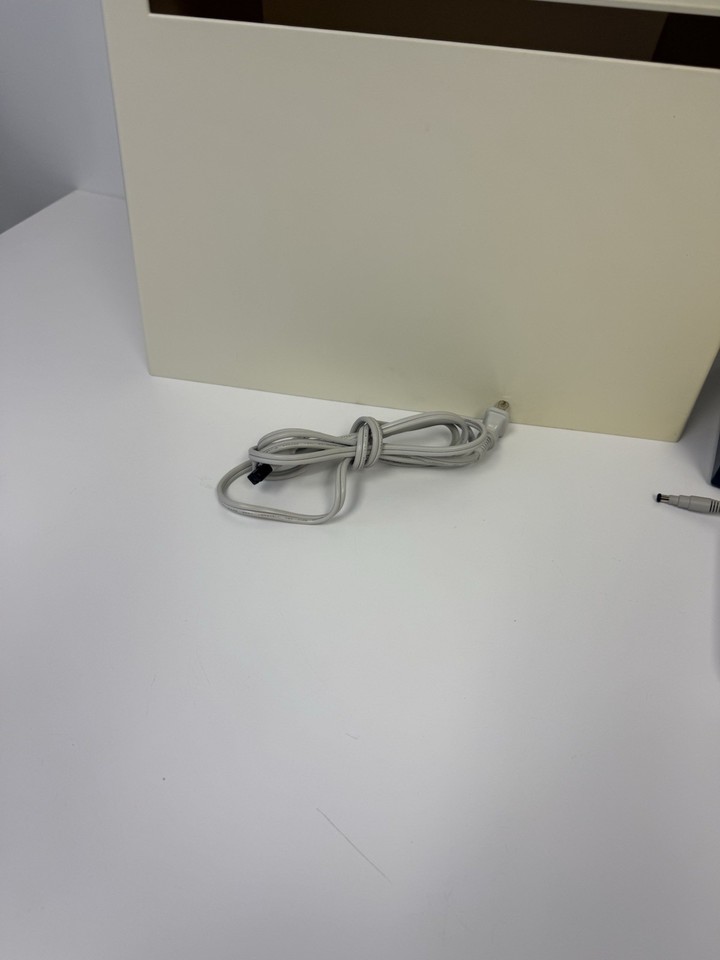 PFAFF Tiptronic 2040 Sewing Machine w/ Foot Pedal and Hard Case, Lots ...