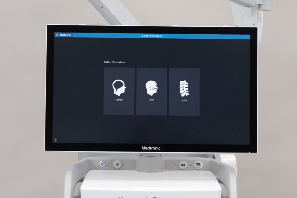 Medtronic StealthStation S8 Navigation System - Available at Simon ...