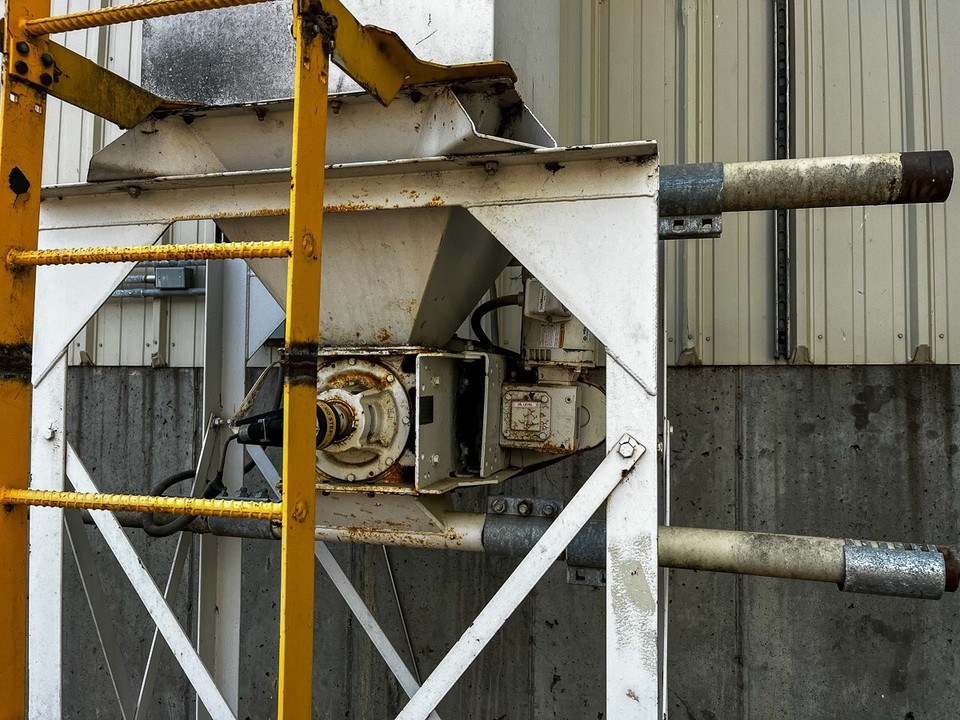 MAC Baghouse dust collector - 62 sf. Model 54ST9. Only used for about ...