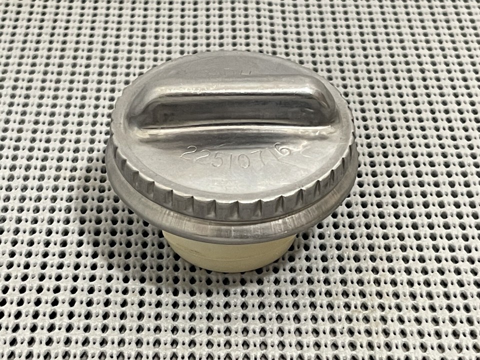 VINTAGE GM TANK FILLER GAS CAP 1975 1976 1977 22510716 560363 IMPALA ...