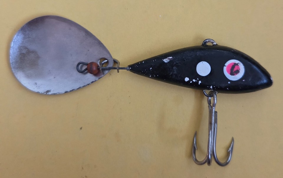 Black Spin Tail Spinner Hard Bait HTF | eBay