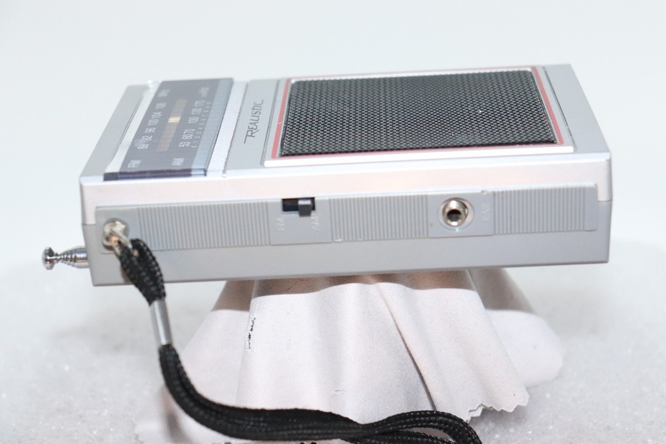 Vintage Realistic Radio Shack Hand Held Portable AM-FM Radio Model 12 ...