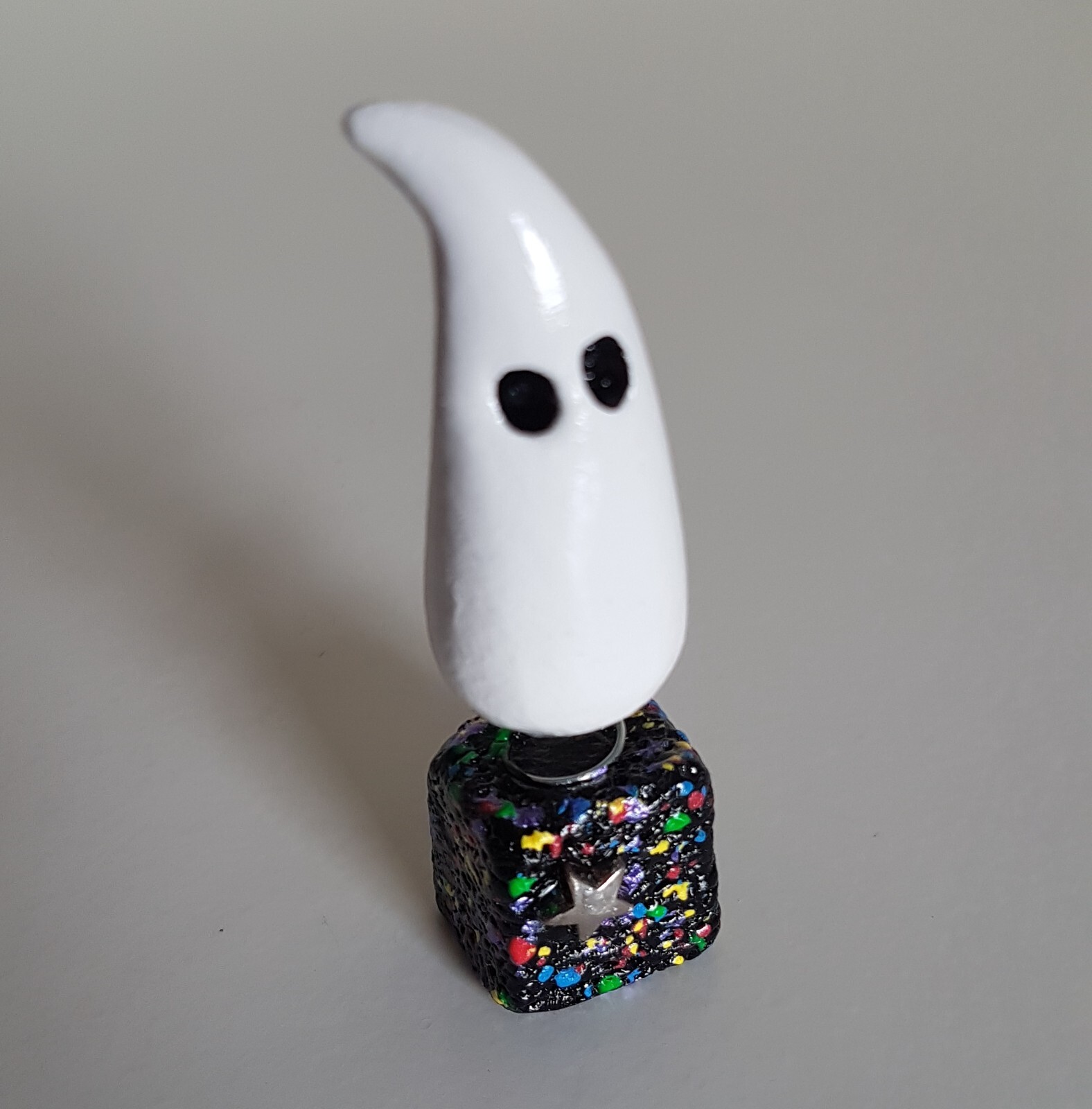 Boo boo on a spring - clay ghost figurine, minimalistic super cool ...