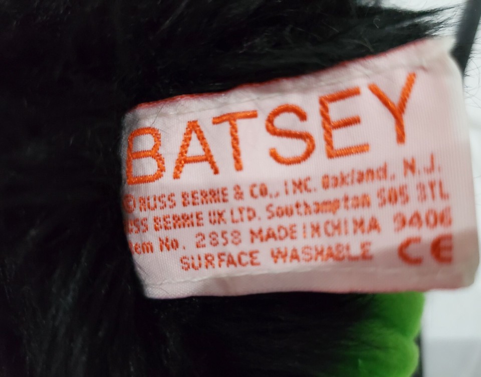 BATSEY Russ Berrie Stuffed Animal Plush furry Halloween bat hangs ...