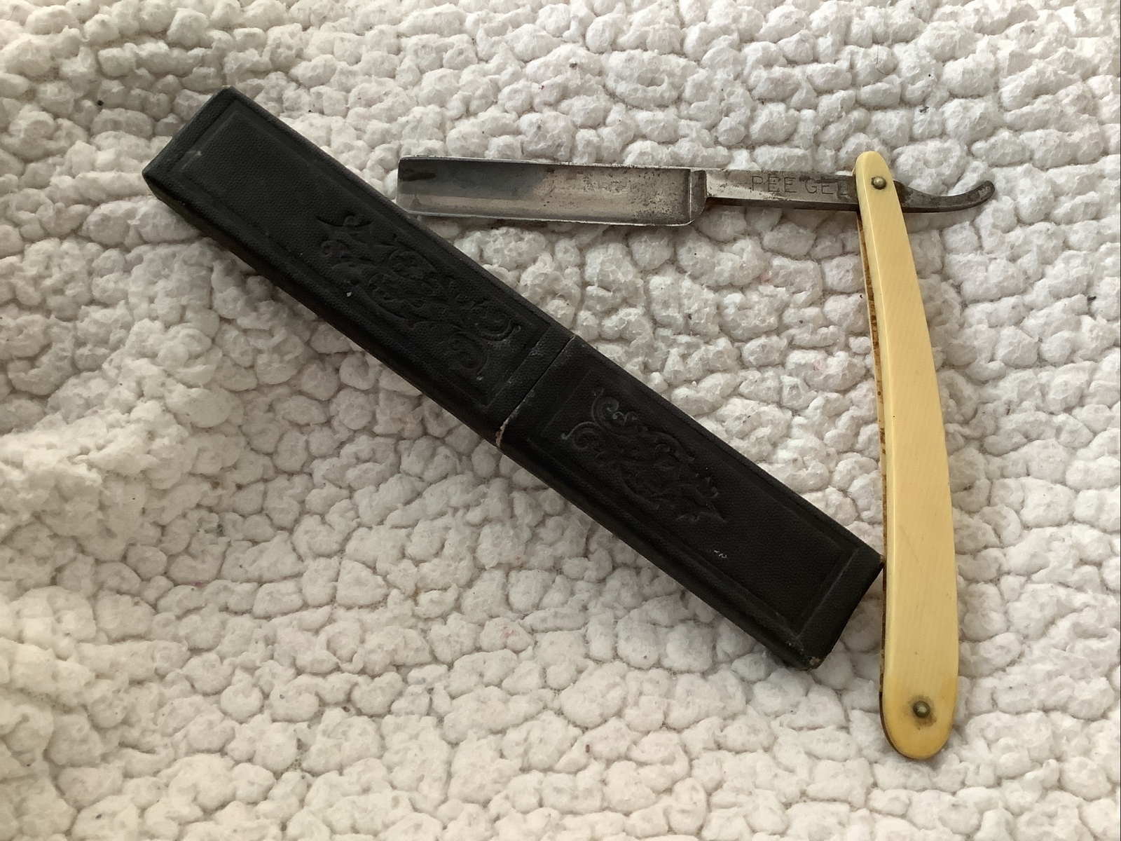 VTG John Rieder Co Pee Gee Yellow Celluloid Barber Straight Razor with ...
