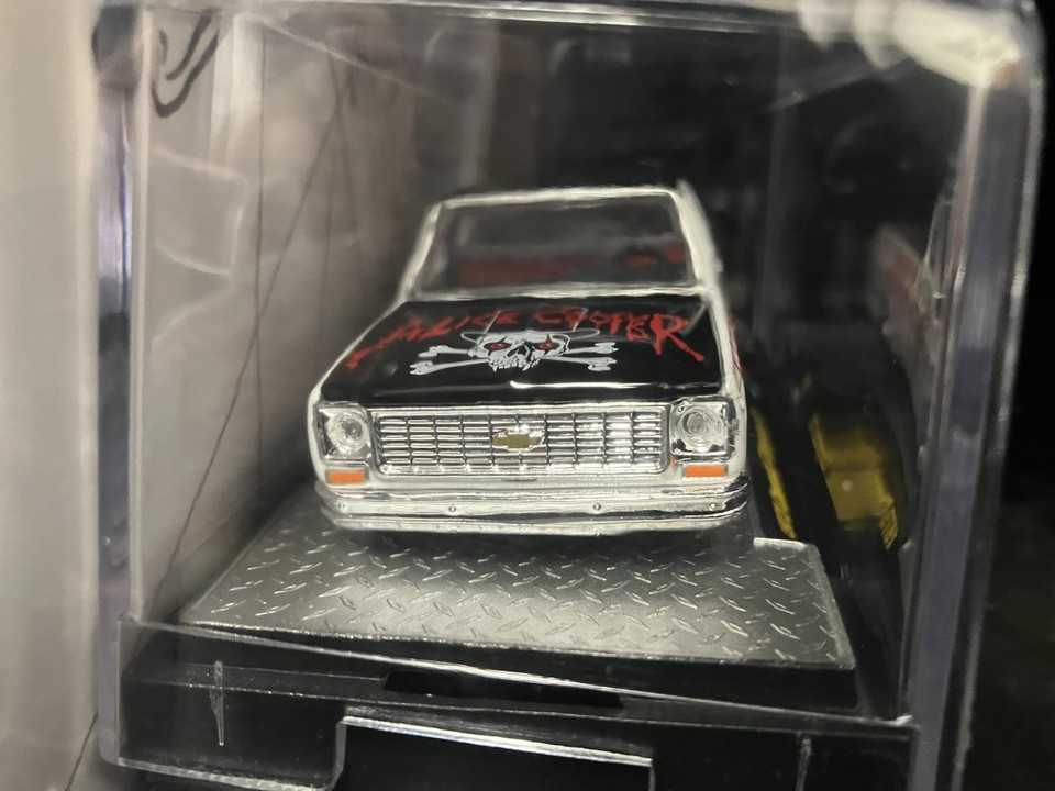 M 2 ROCK LEGENDS ALICE COOPER SPECIAL EDITION. SILVERADO, CUDA. IN ...