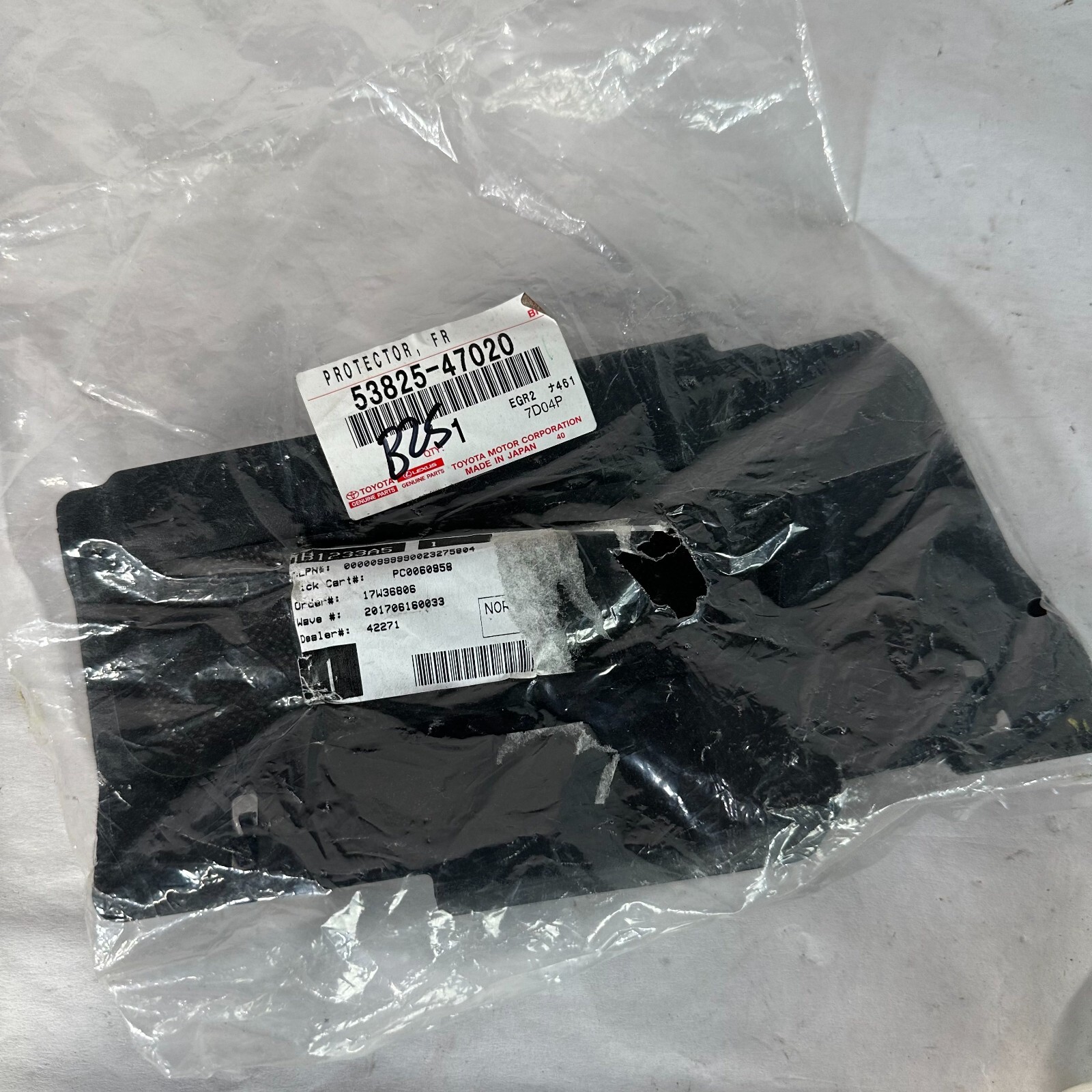 2012 - 2017 Toyota PRIUS V Right Upper Fender Protector 53825-47020 New ...