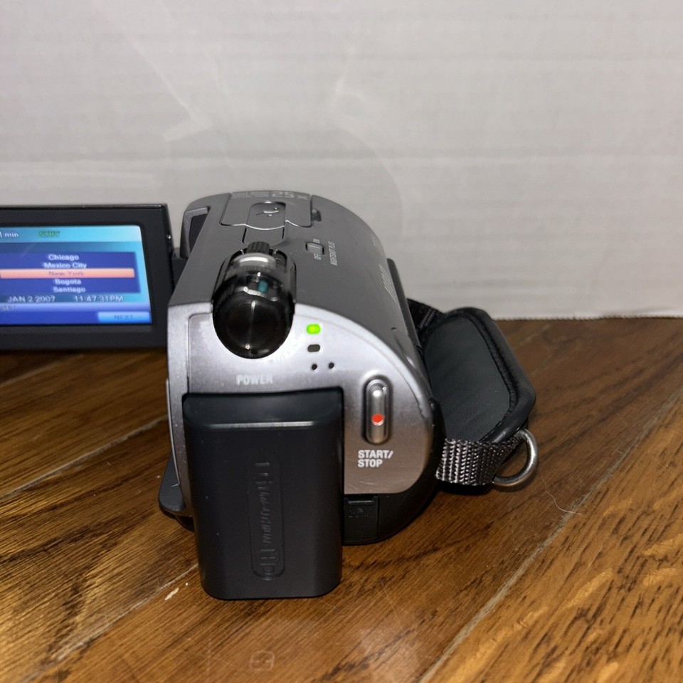 SONY DCR-SR82 Handycam Digital Video Camera/ Camcorder 60GB W/ Battery ...