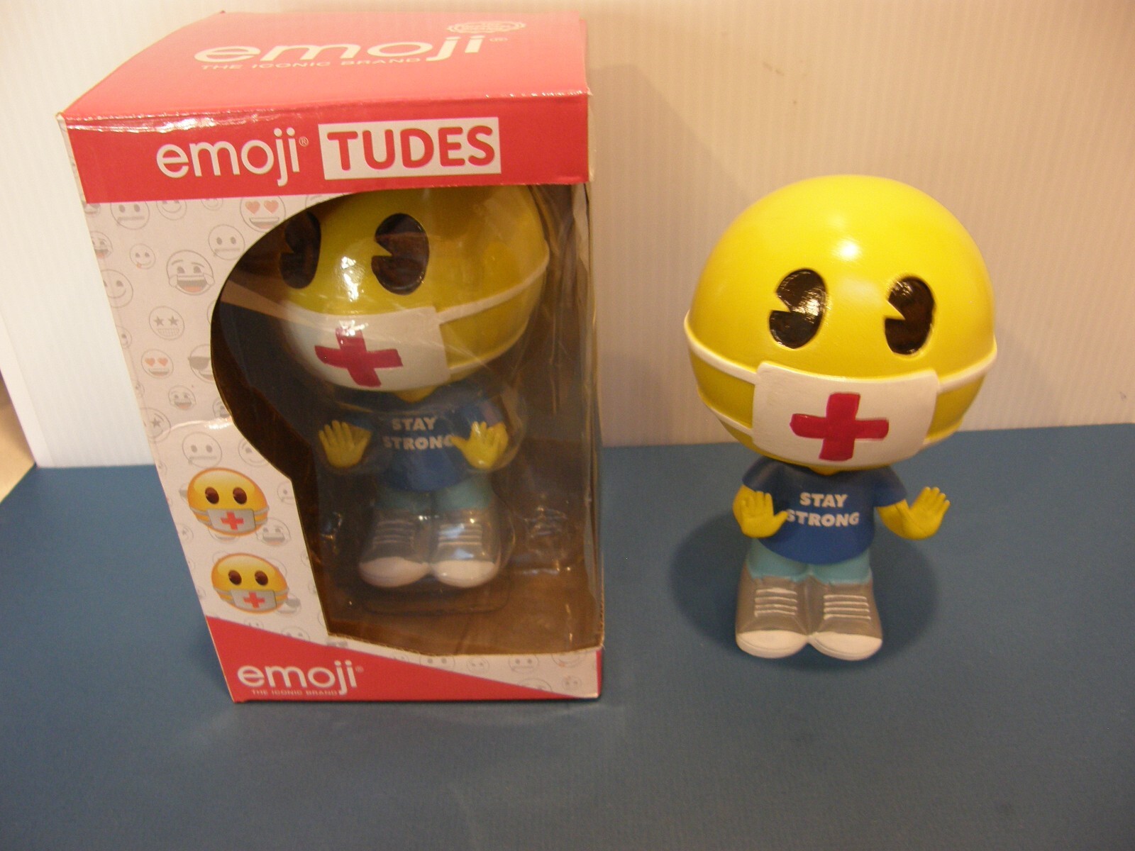 WILDLY POPULAR "STAY STRONG" EMOJI BOBBLEHEAD. NEW IN BOX. GOOD QUALITY ...