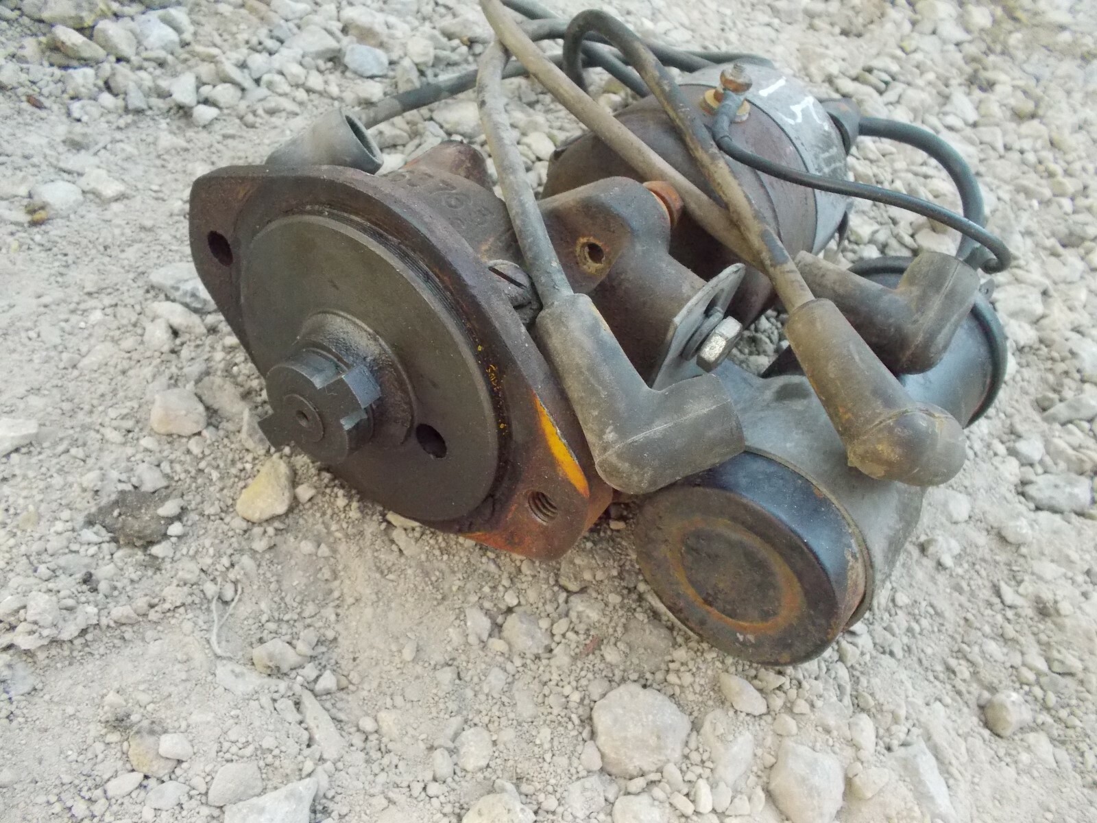 International 154 Cub lowboy tractor IH engine motor distributor drive ...