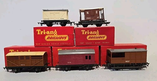 RAKE OF 5X TRIANG OO BOXED VINTAGE ROLLING STOCK WAGONS R123 R124 R122 ...